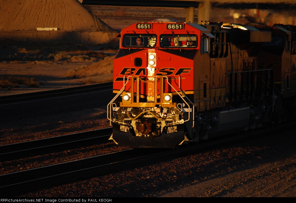 BNSF 6651 A Very Brand New ES44C4 leads a westbound Z-Train out of BNSF Barstow at Sunset
